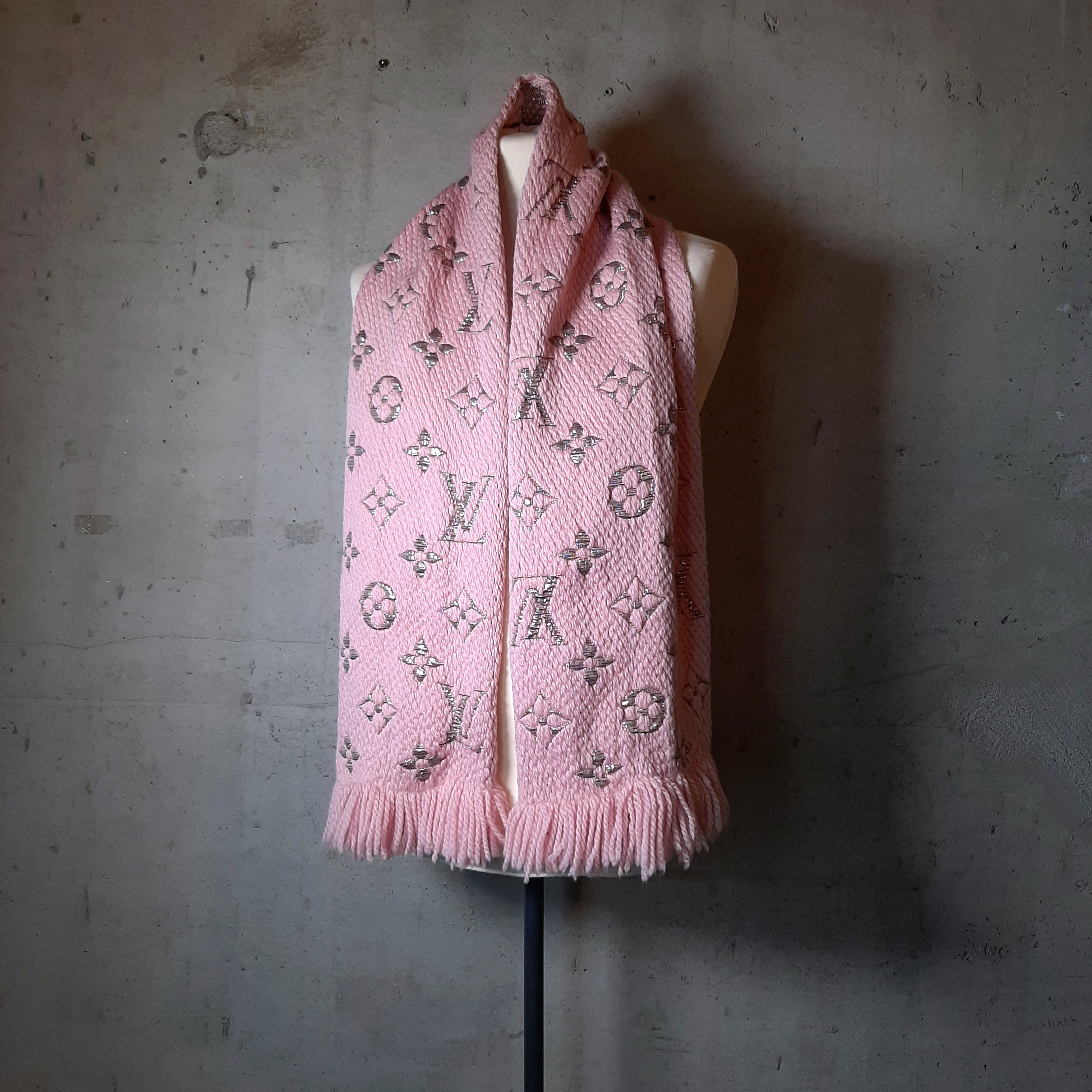 Louis Vuitton Logomania bleikur trefill - Attikk